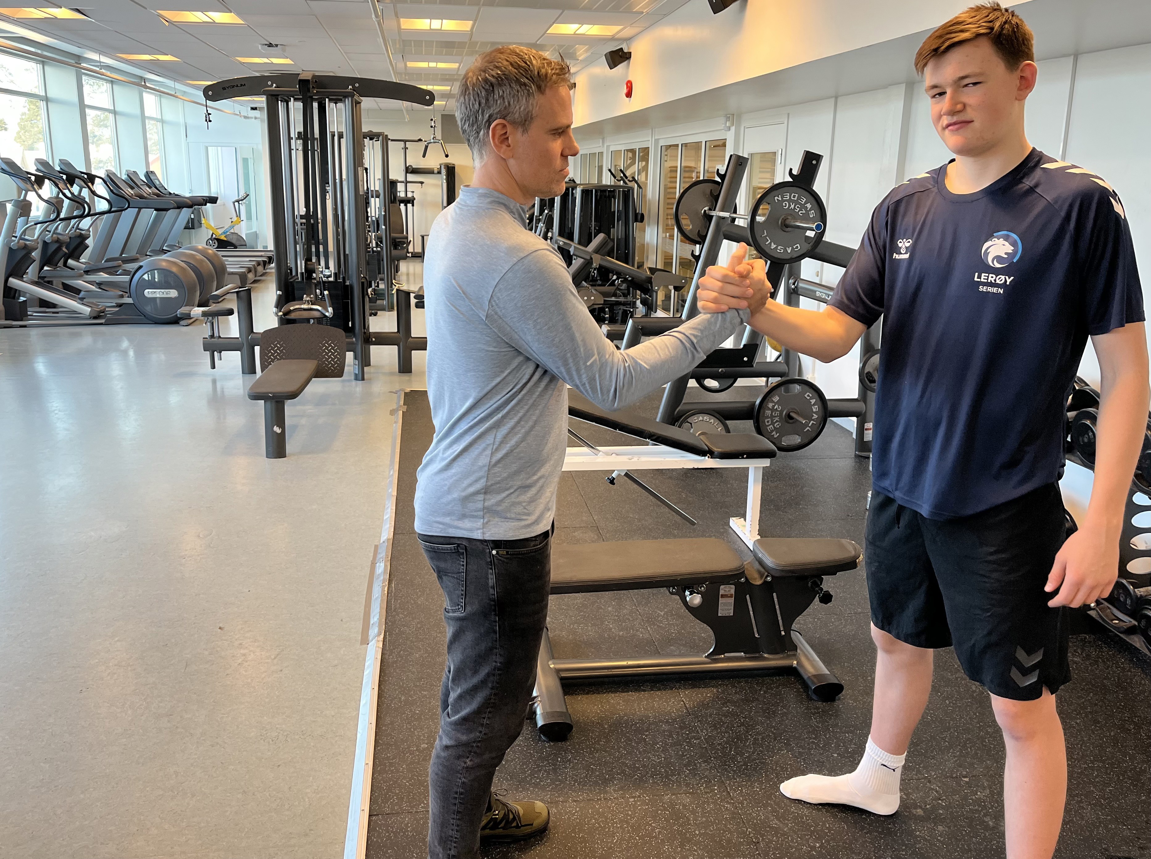 Med landskamper og eliteseriekamper